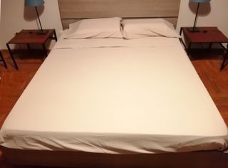 Letto matrimoniale con scomparto sollevabile