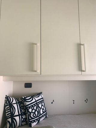 Armadio a ponte bianco