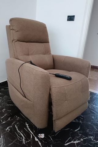 Poltrona con comandi elettrici