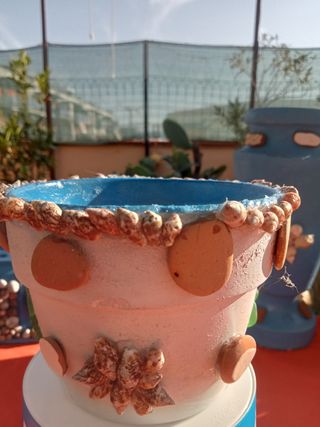 Vaso in terracotta decorato a mano