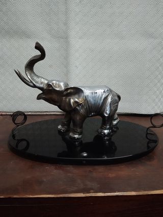 Elefante con due molle portafoto.