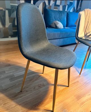 Sedie in legno e tessuto blu