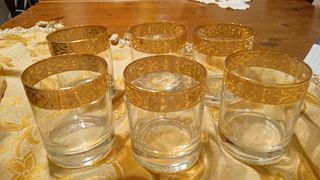 Vendo bicchieri con orlo dorato