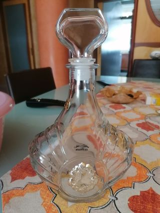 Bottiglia con decoro in argento