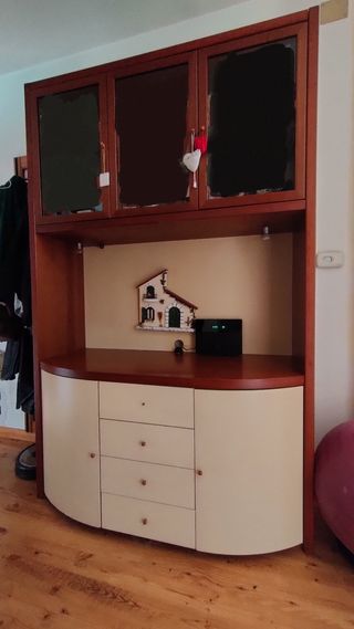 Mobile alto con cassetti