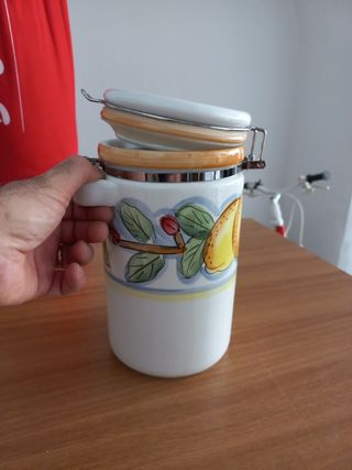 Contenitore in ceramica