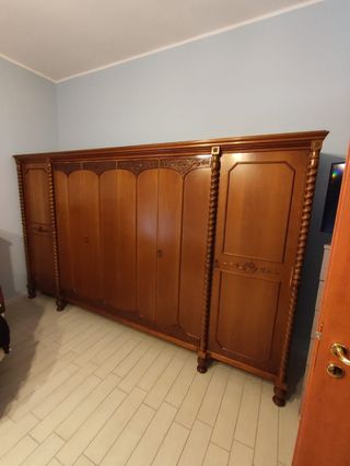 Stanza matrimoniale in noce anni 70