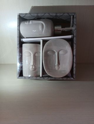 Set bagno in ceramica