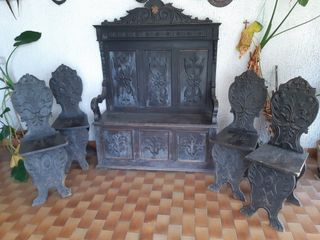 Cassapanca, appendiabiti, ombrelli sedie