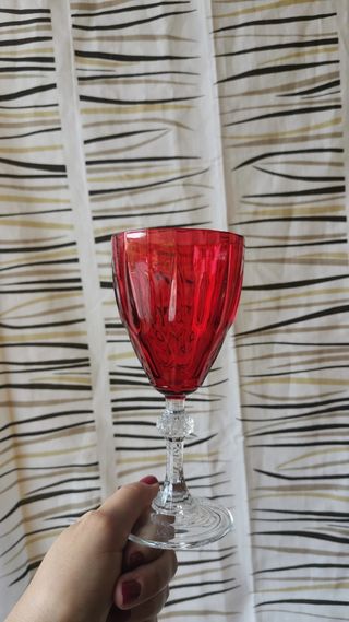 Calice rosso in vetro