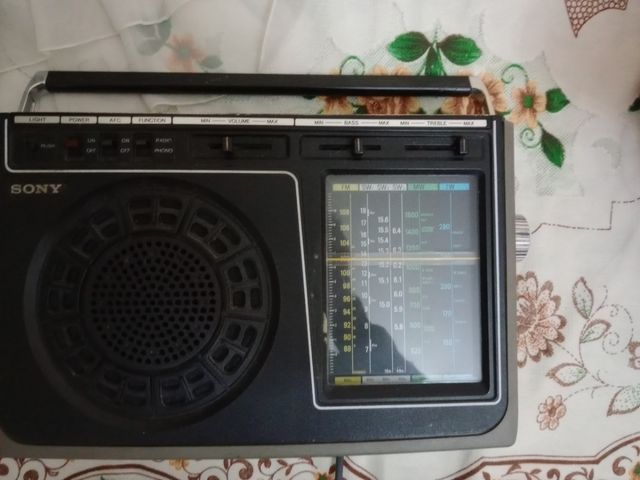 Sony icf-8900L . 6 bandas años 70 funcionando de segunda mano por 49 EUR en Logroño en WALLAPOP