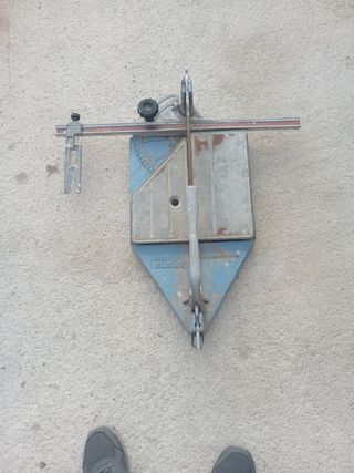 Taglia piastrelle