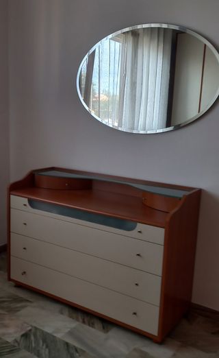 Como' e due comodini