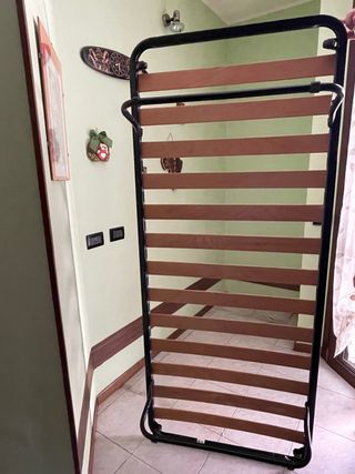 Rete singola con doghe in legno nuova