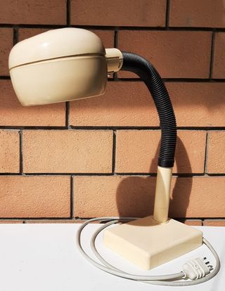 Lampada da tavolo vintage industrial