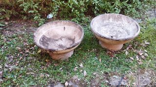 Vaso in cemento con alzata