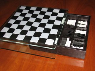 SCACCHIERA IN VETRO E MARMO