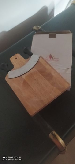 Tagliere com mezzaluna