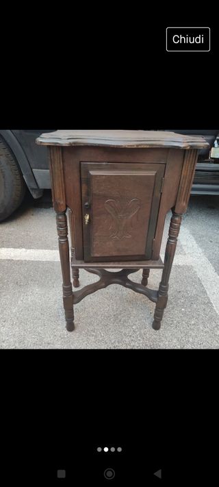 Mobiletto portabottiglie