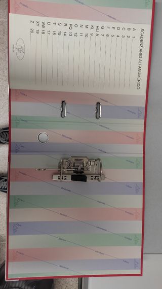 8 raccoglitori da ufficio