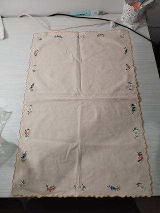 Tovaglietta ricamata a mano