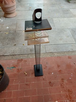 Colonna in metallo porta CD-DVD