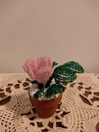 Rosa di perline prodotta a mano