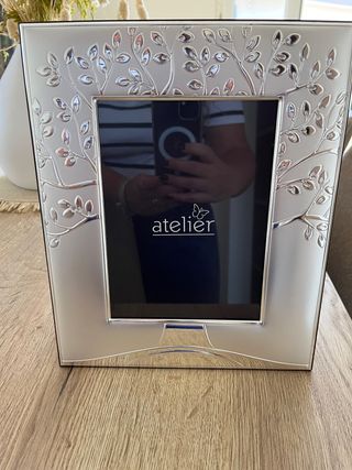 Cornice d’argento con retro in legno