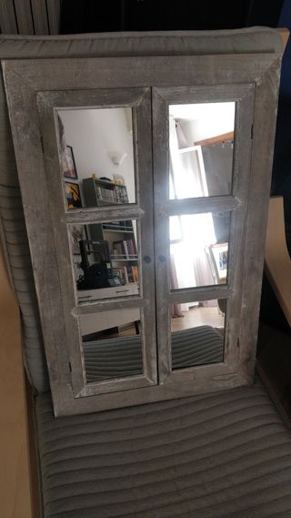 Specchio a forma di finestra