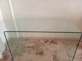 Elegante scrivania da ufficio in vetro