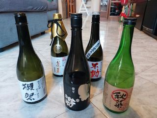 Set 5 bottiglie di sake vuote per arredamento