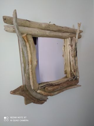 Specchio con cornice in legno