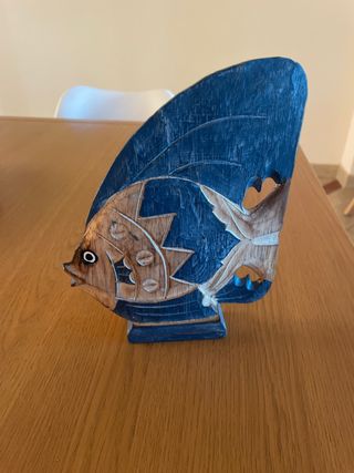 pesce in legno dipinto a mano