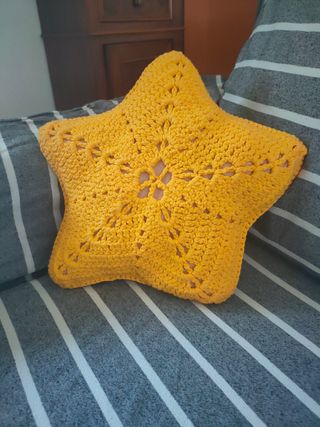 Cuscino stella all' uncinetto
