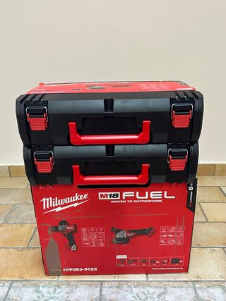 Kit trapano, smerigliatrice e m18 milwaukee.