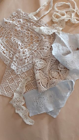 Trine e ricami centrini antichi