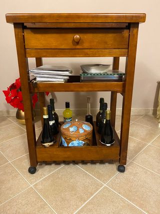 Mobiletto porta vini