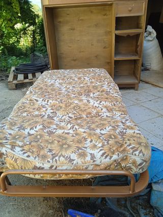 Vetrinetta e letto/armadietto