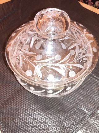 ciotola con coperchio