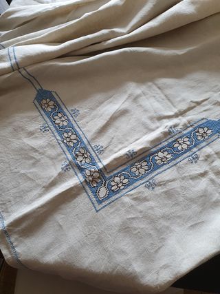 Tovaglia ricamata a mano x12