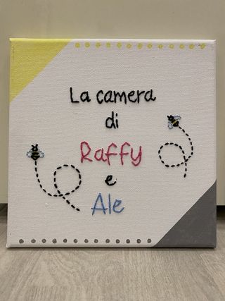 Tela pitturata e ricamata a mano