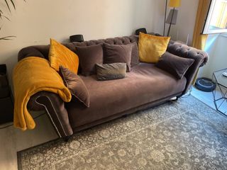 Divano a tre posti in velluto grigio