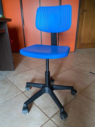 Sedia con ruote blu