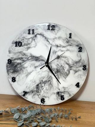 Orologio effetto marmo in resina