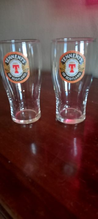 2 bicchieri birra Tennent's