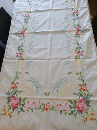 Tovaglia ricamata a mano x12