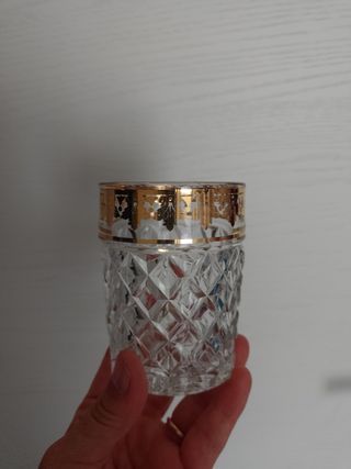 Bicchieri vintage lavorati con bordo oro