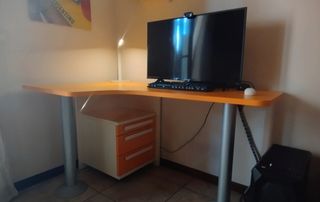 Scrivania con Cassettiera Arancione