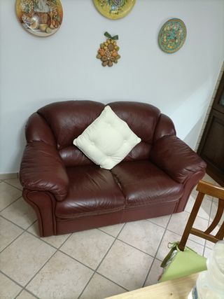 Divano due posti in ecopelle bordeaux