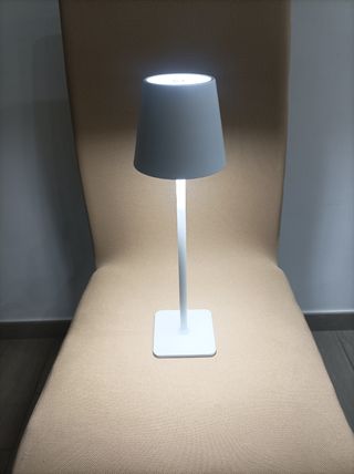 Lampada touch con ricarica usb